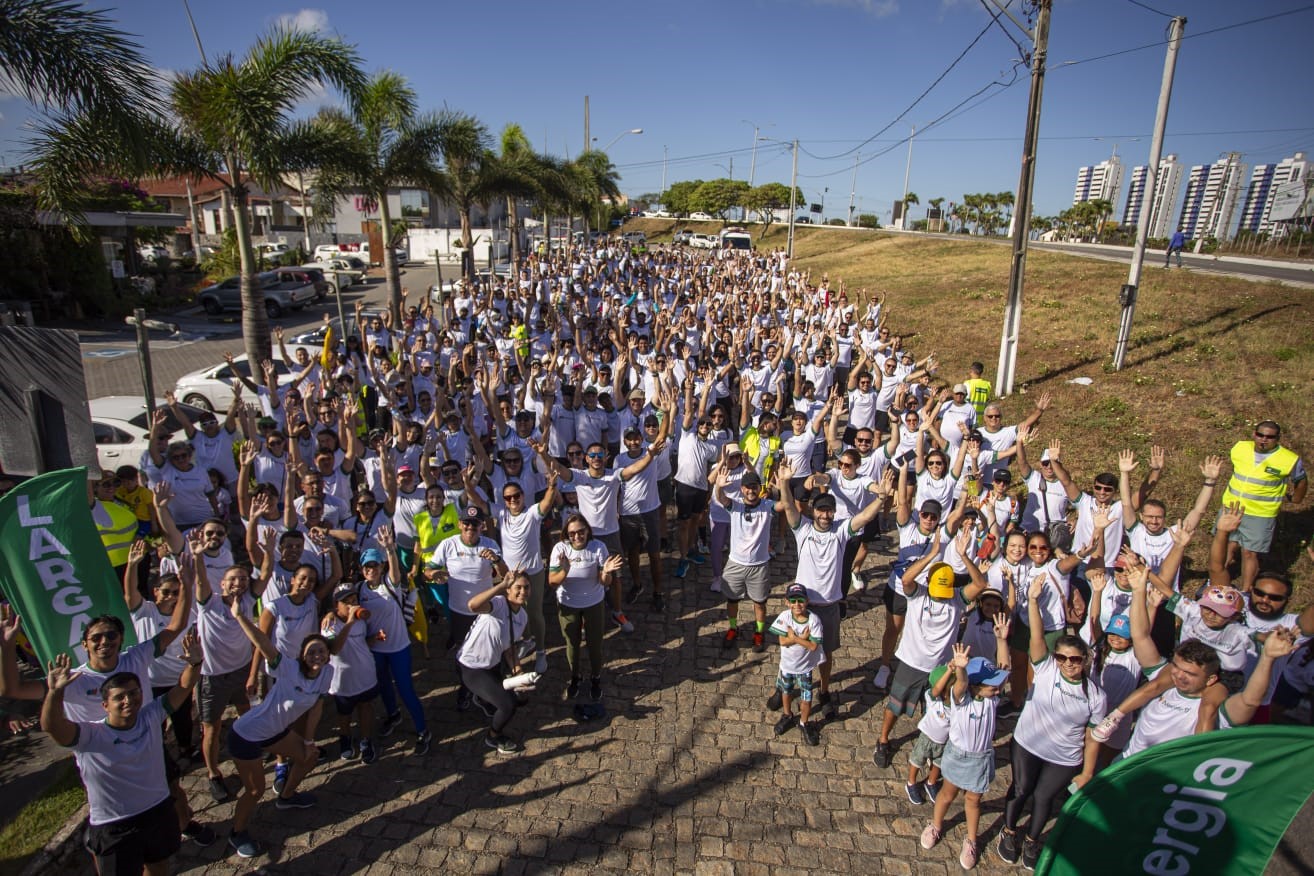 Caminhada reúne 800 pessoas na Via Costeira para reforçar importância ...